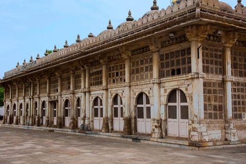 Sarkhej Roza, Ahmedabad: India's Rich Architectural Legacy!