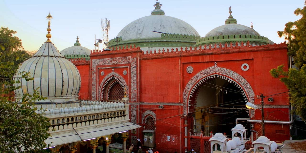 Nizamuddin Dargah: A Sacred Journey in Delhi