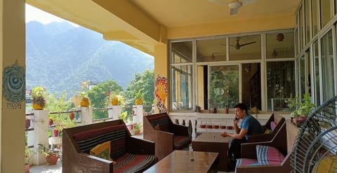 15 Best Cafes in Rishikesh: Stunning Views and Delicious Retreats