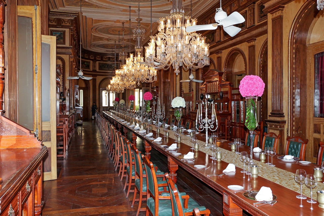 7 Best Restaurants in Lucknow: A Local's Guide