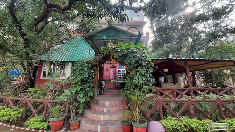 15 Best Cafes in Rishikesh: Stunning Views and Delicious Retreats