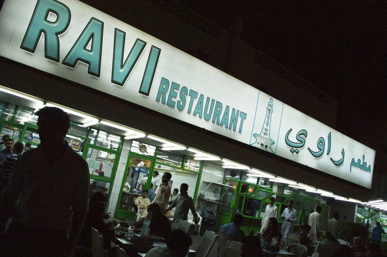 Ravi’s Restaurant Dubai: A Famous Pakistani Food Paradise!
