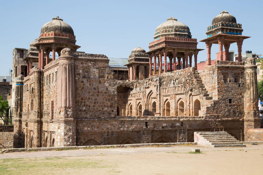 Explore Jahaz Mahal Delhi: History, Architecture, and Travel Tips