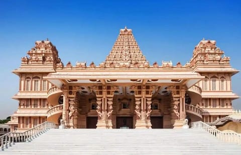Explore Chhatarpur Temple: Delhi's Famous Spiritual Landmark