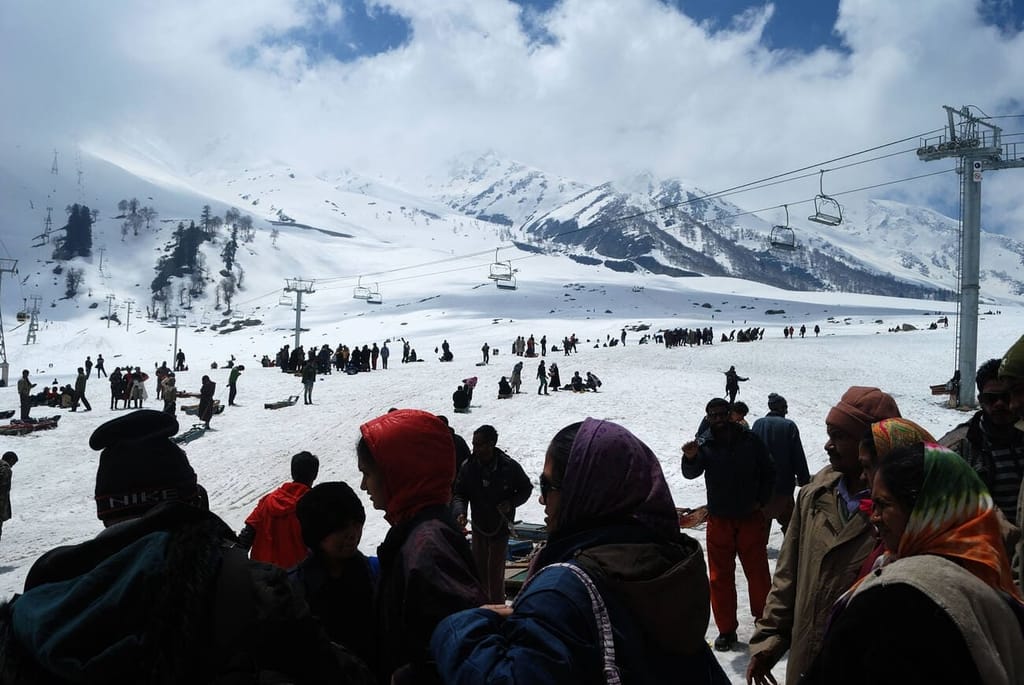 Reasons To Visit Gulmarg In January | Best Winter Travel Guide
