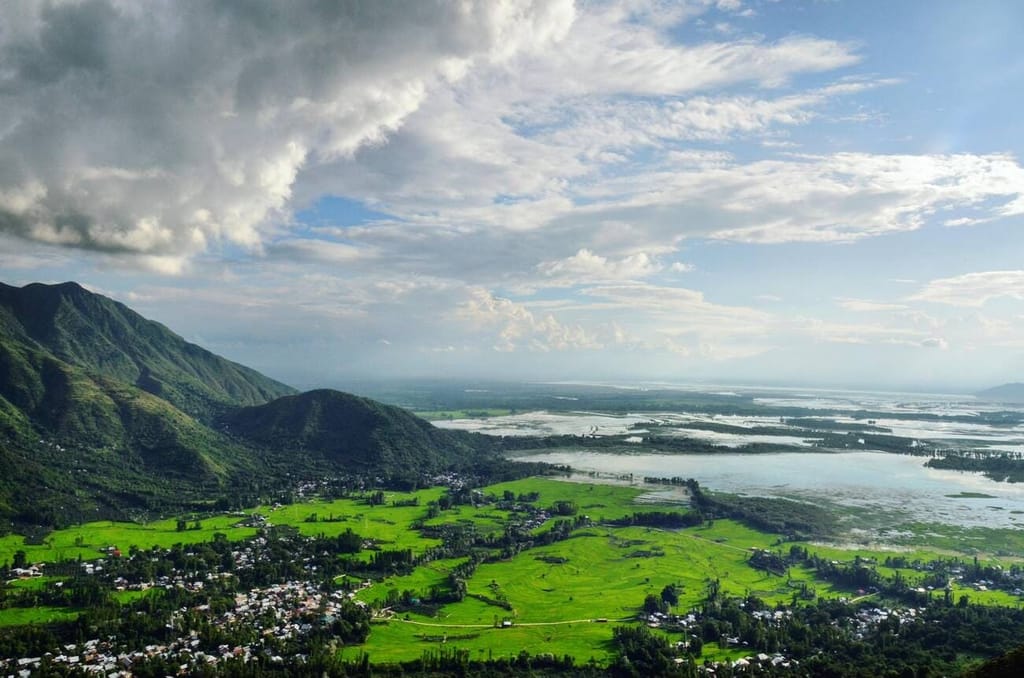 Wular Lake, Kashmir: How to Reach, Things to Do, Best Time