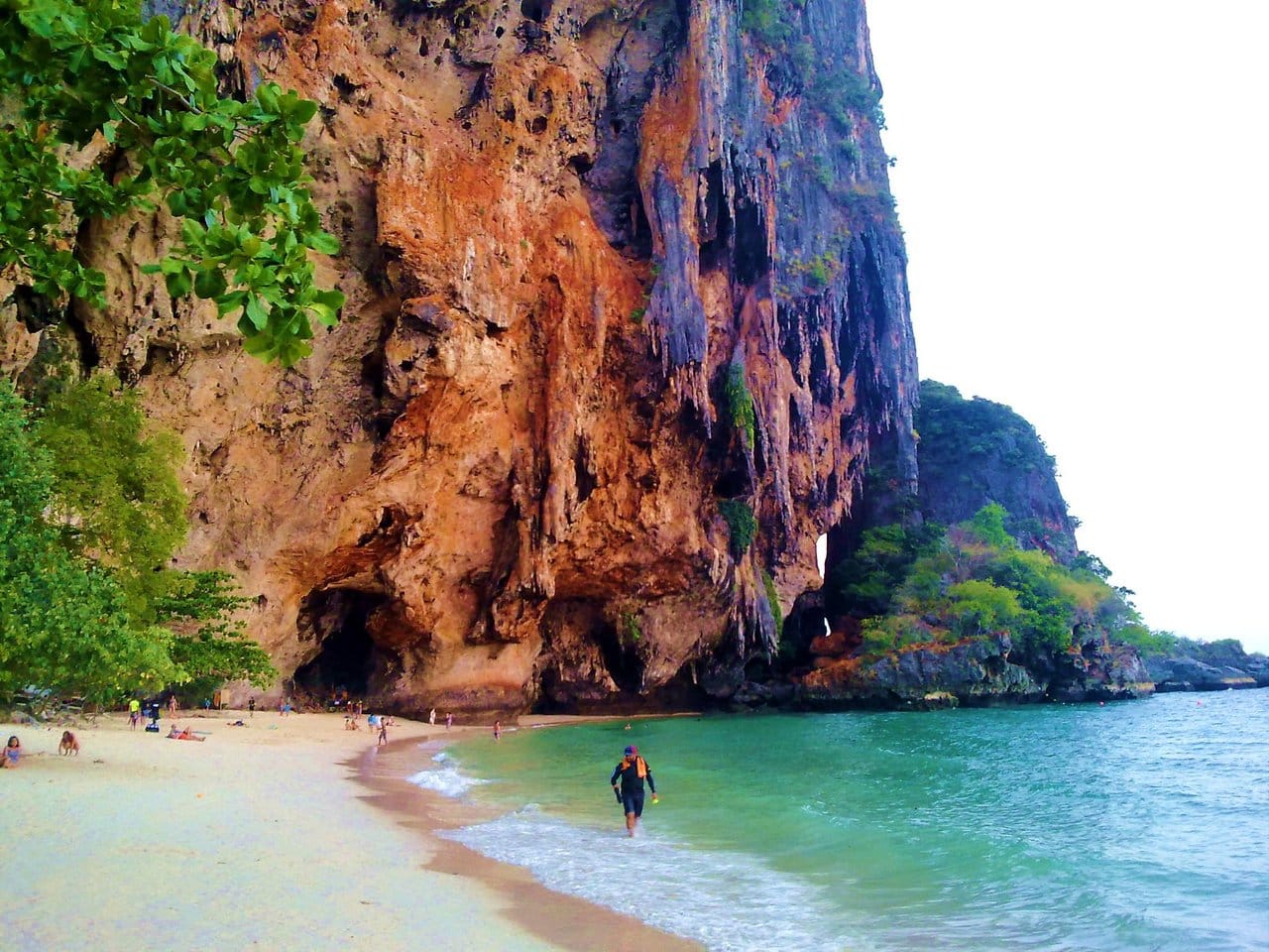 Nightlife in Krabi: Best Bars, Clubs, and Must-Visit Night Spots