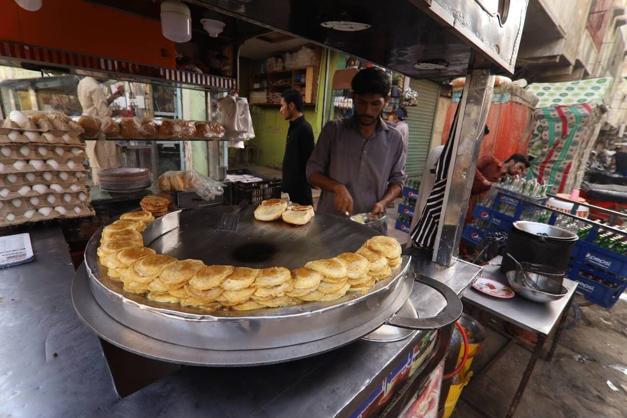 Bengali Market Delhi: Vibrant Hub For Shopping And Good Food!