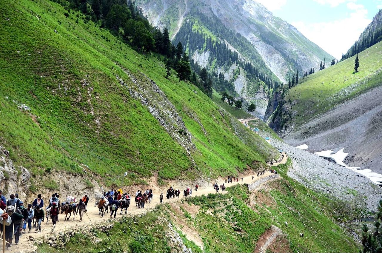 How To Reach Amarnath Temple: Trekking, By Road, Helicopter