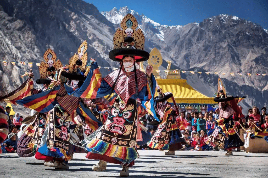 13 Delicious Local Food in Ladakh You Need to Taste!