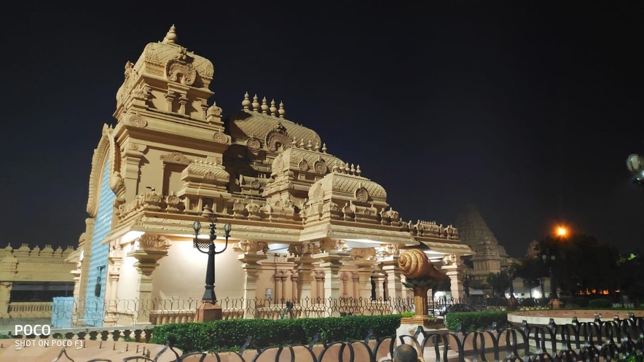 Explore Chhatarpur Temple: Delhi's Famous Spiritual Landmark