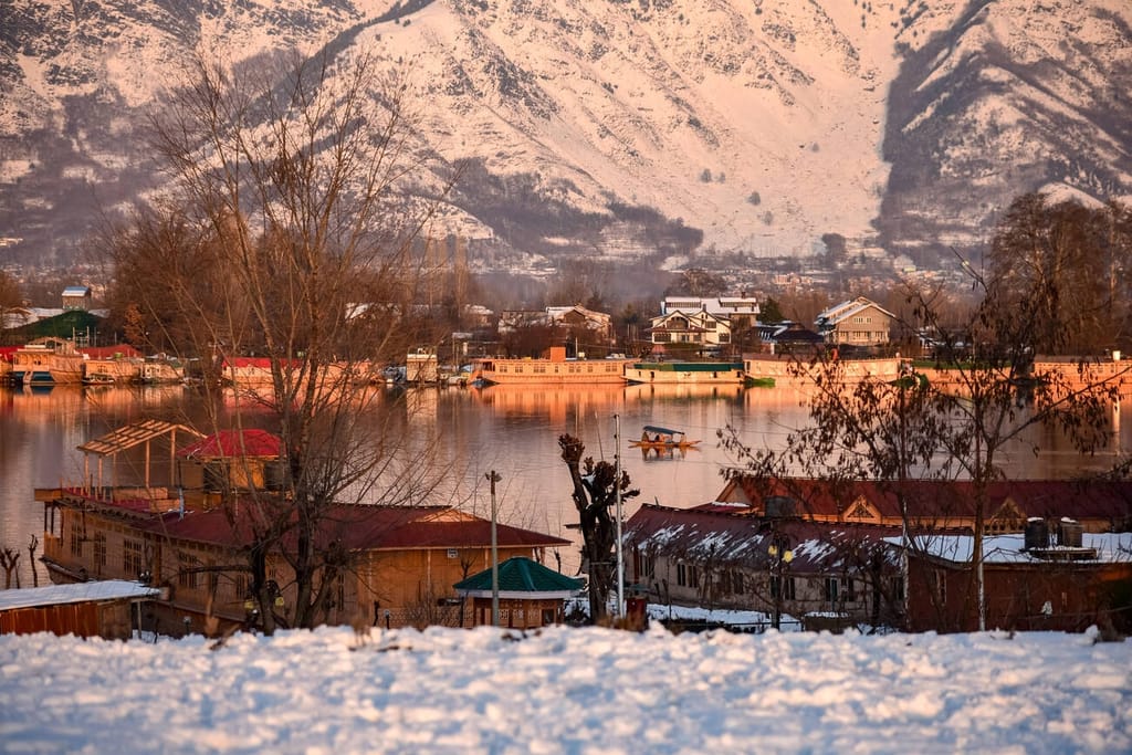 Exploring Nigeen Lake: Serenity on the Shores