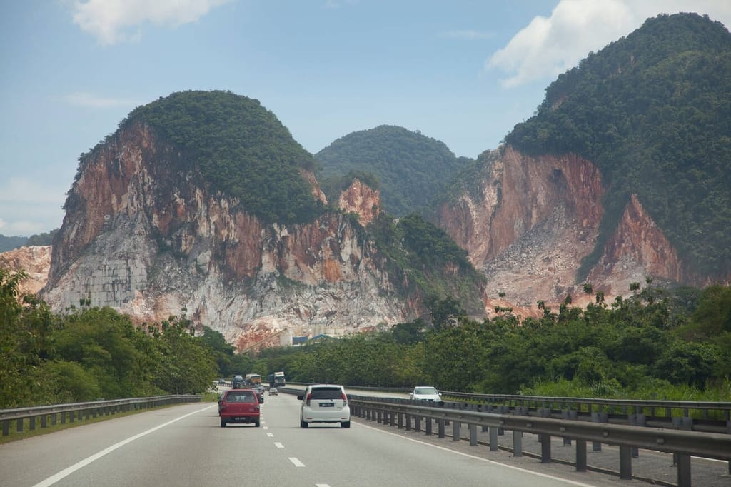 30 Best Things to Do in Malaysia | Culture, Food & Adventure (2026)