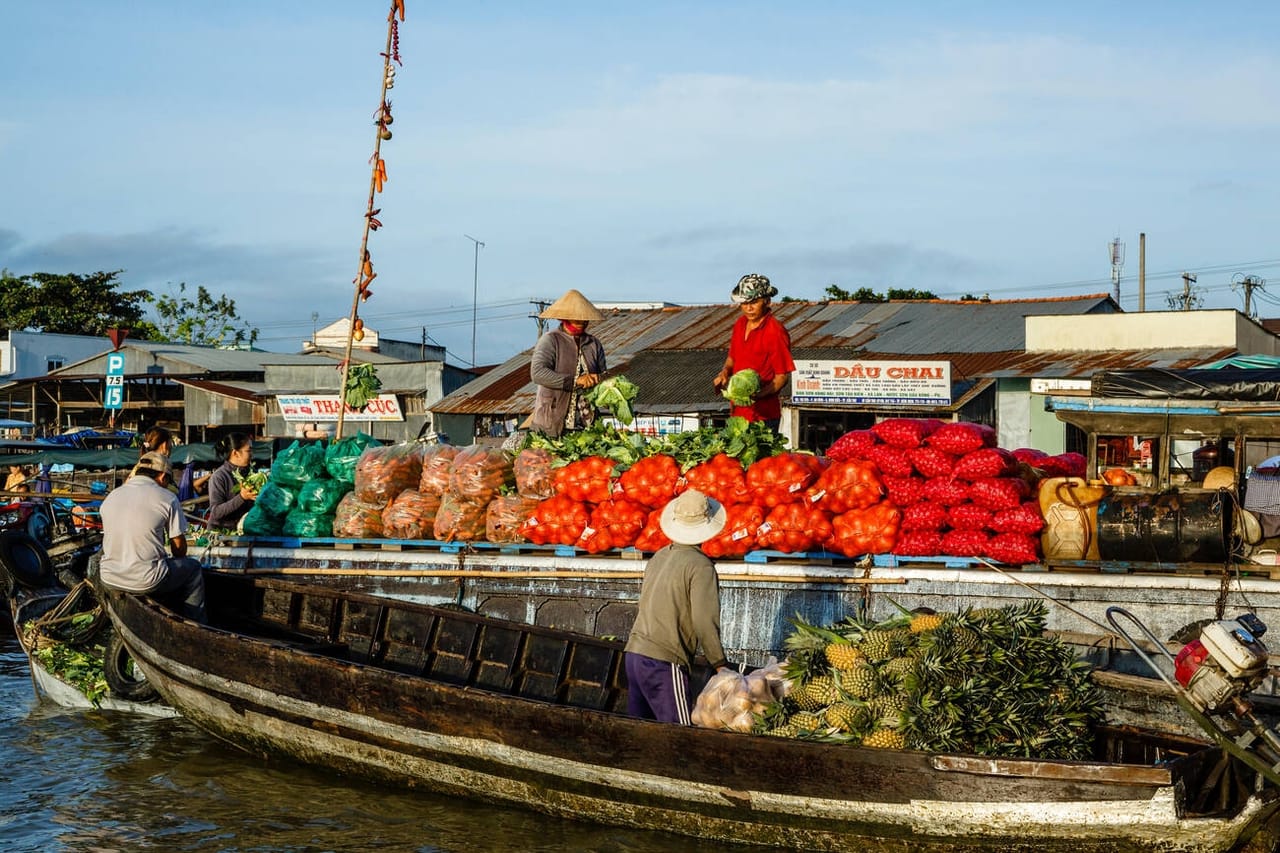 Cai Rang Floating Market: Explore Amazing Vietnam's Vibrant Culture