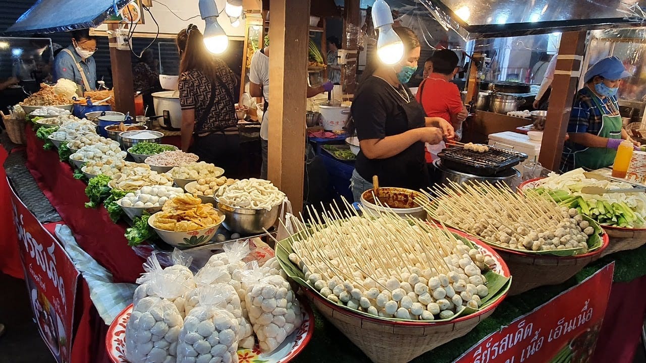 Street Food in Thailand: 25 Must-Try Dishes | Best Food Guide
