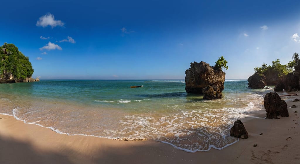 Padang Padang Beach, Bali - How to Reach, Entry Fee, & More!