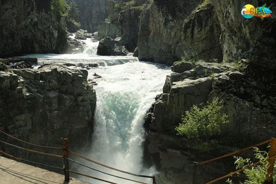 10 Most Beautiful Waterfalls in Kashmir - Travel Guide