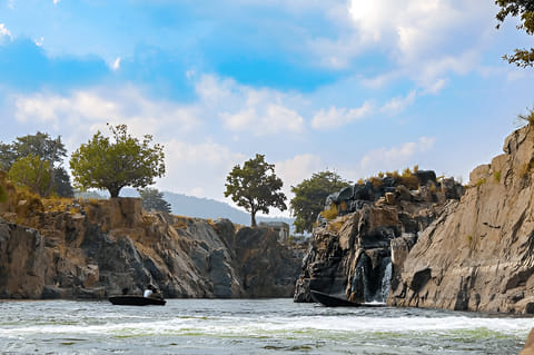 Best Time to Visit Hogenakkal Falls – A Complete Visitor’s Guide