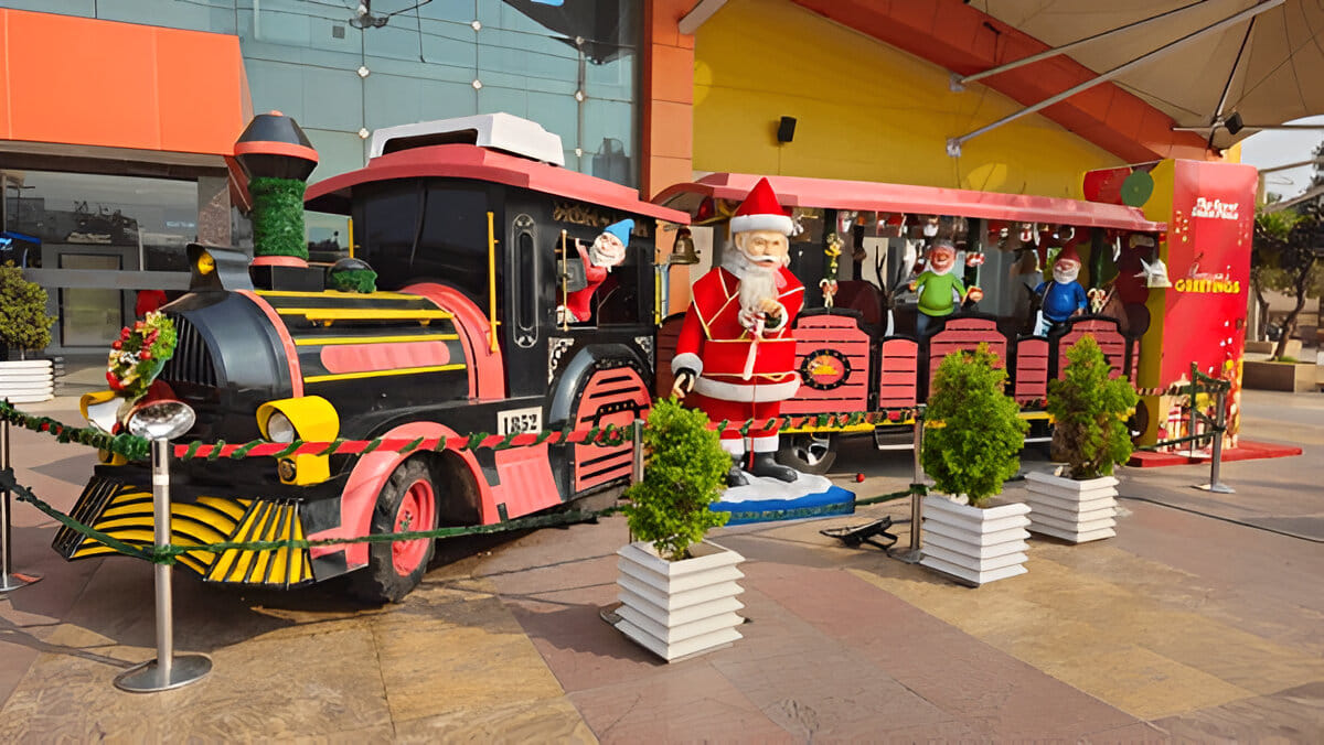 20 Popular Places to Visit in Noida - Parks, Malls & Landmarks