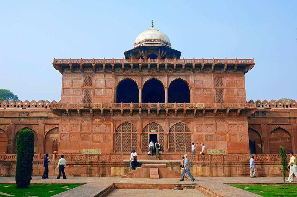 21 Amazing Places To Visit In Agra 2026 | Fee & More!