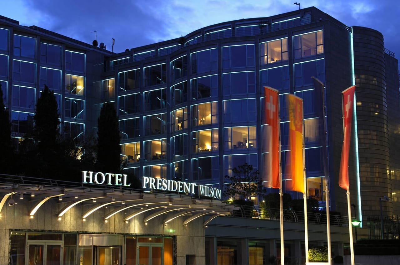 Inside the World’s Most Luxurious 7 Star Hotels - Stay Like Royalty!